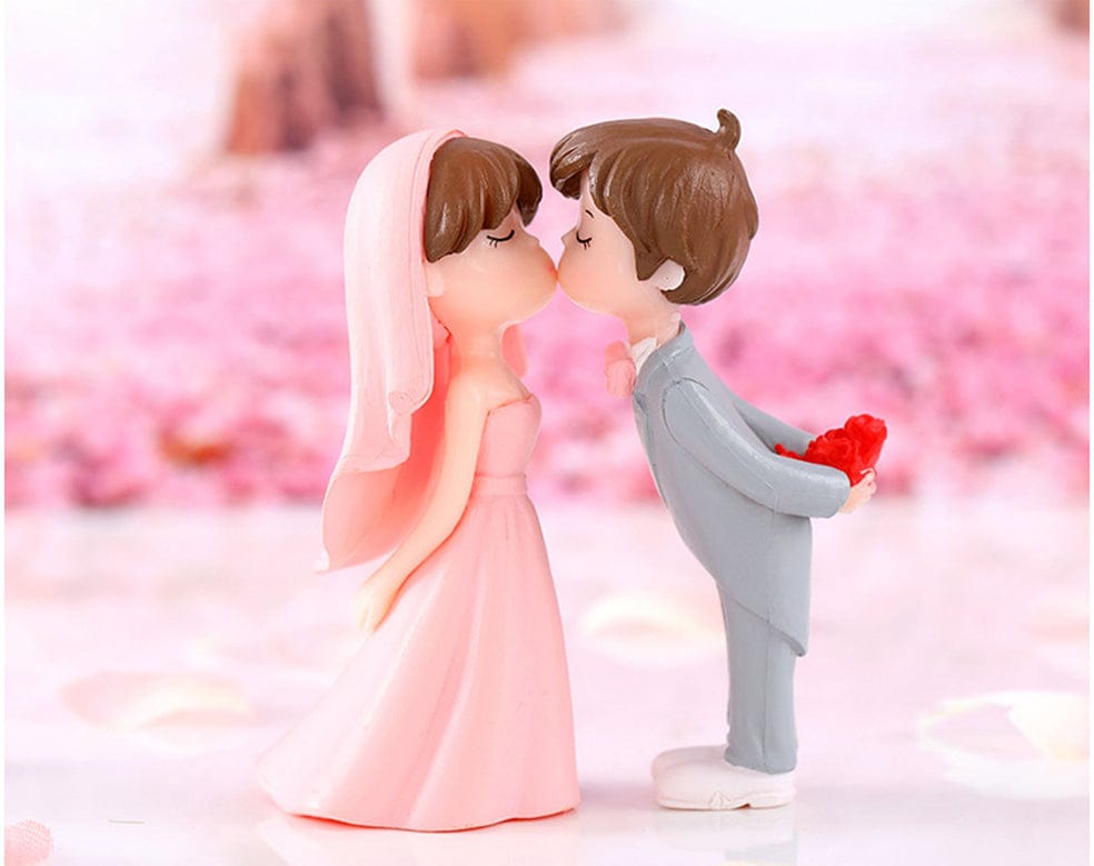 Kissing Couple - B2 Miniature